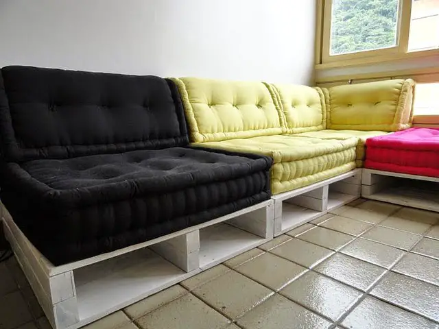Como Fazer Sofá de Pallet com Futons